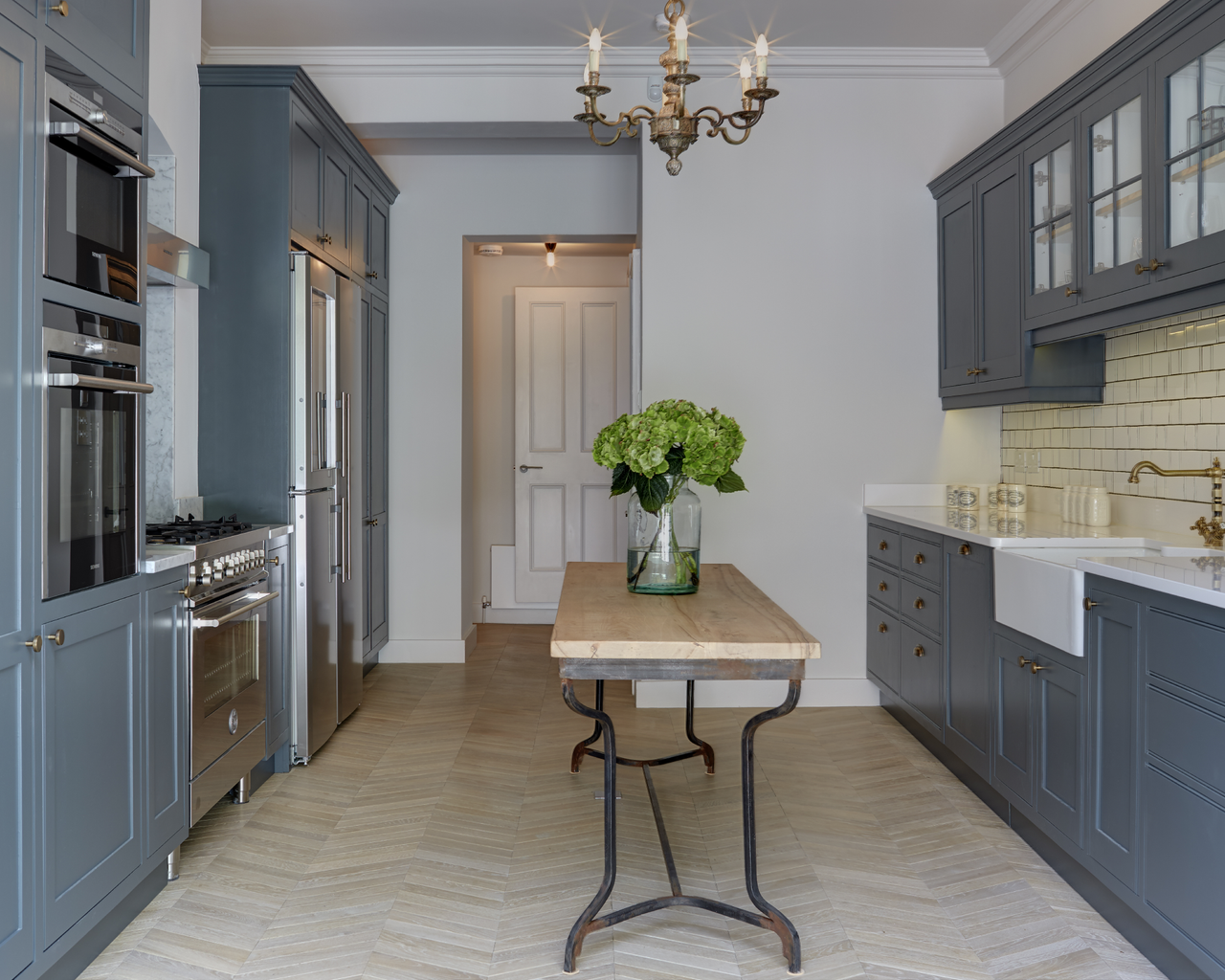 Small kitchen layouts: 20 ideas to maximize that small space | Homes ...