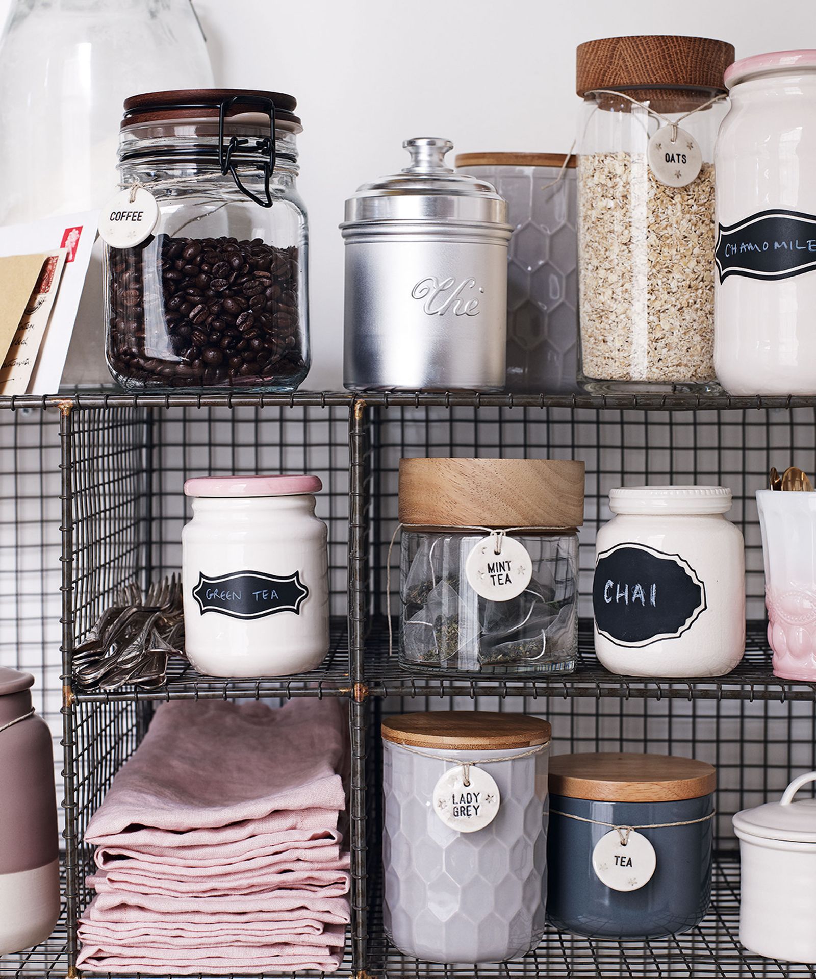 5 rules for organizing an overflowing kitchen cabinet | Homes and Gardens