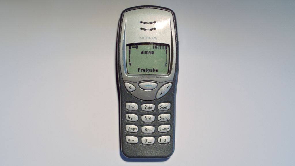 The retro Nokia phone everyone owned 25 years ago will get a reboot ...