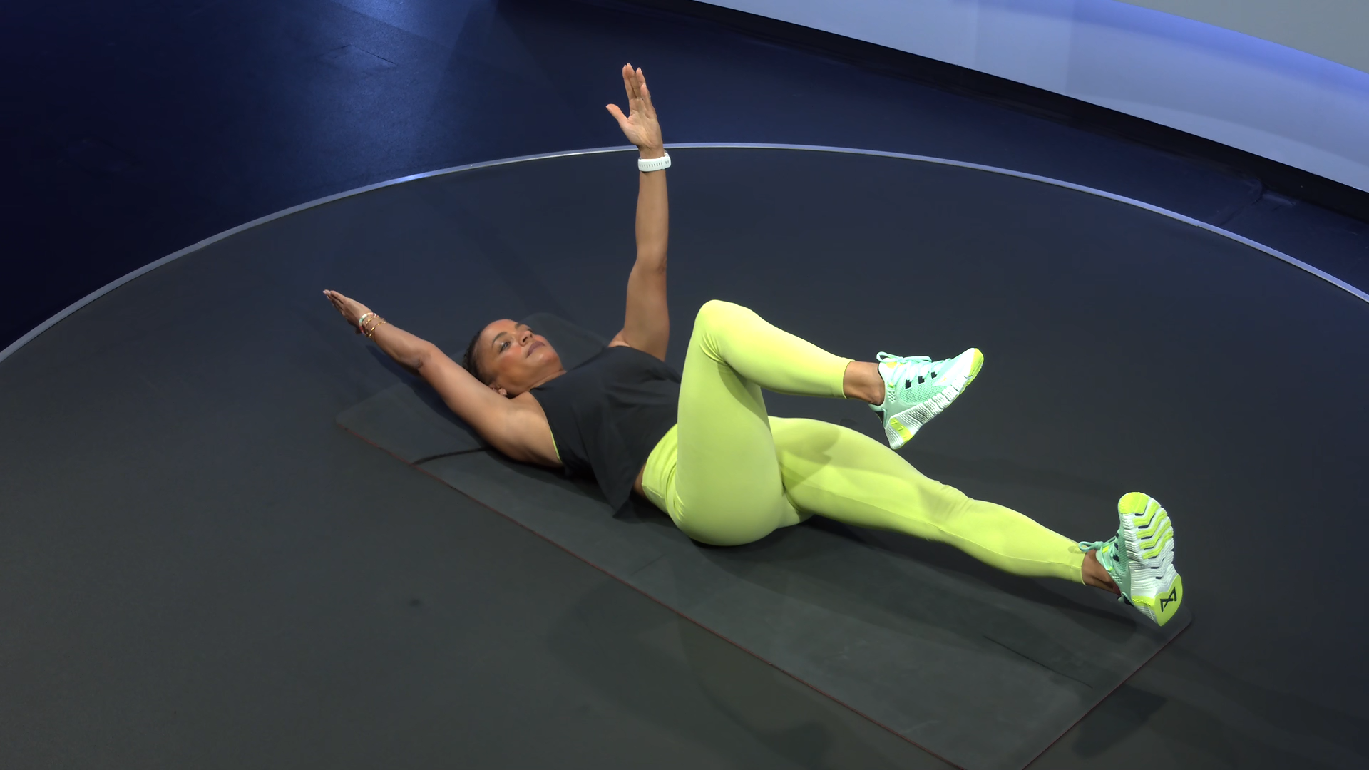 Ditch the sit-ups — strengthen your whole core with this Peloton ...