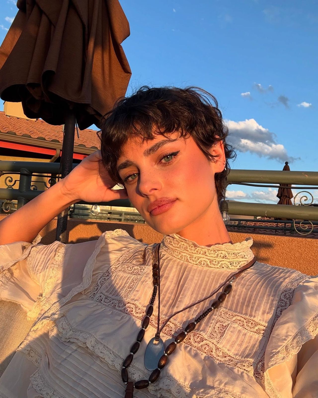 The Feathered Fringe Hairstyle Is Everywhere Right Now | Who What Wear