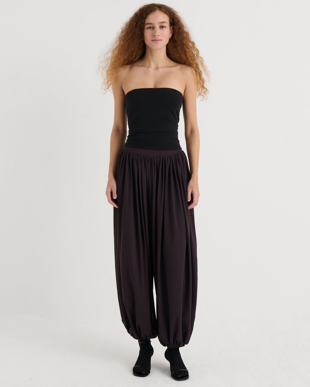 7 Genie Pants Outfits to Help You Style the Viral 2025 Trend | Who What ...