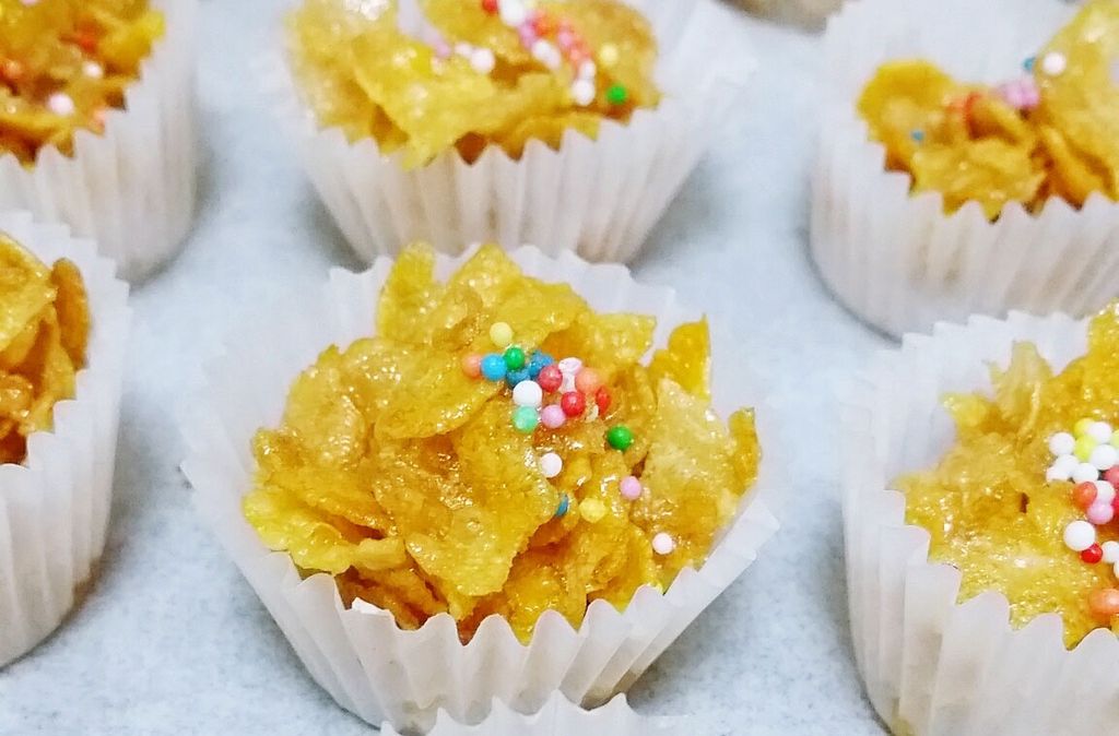Cornflake cakes | British Recipes | GoodtoKnow
