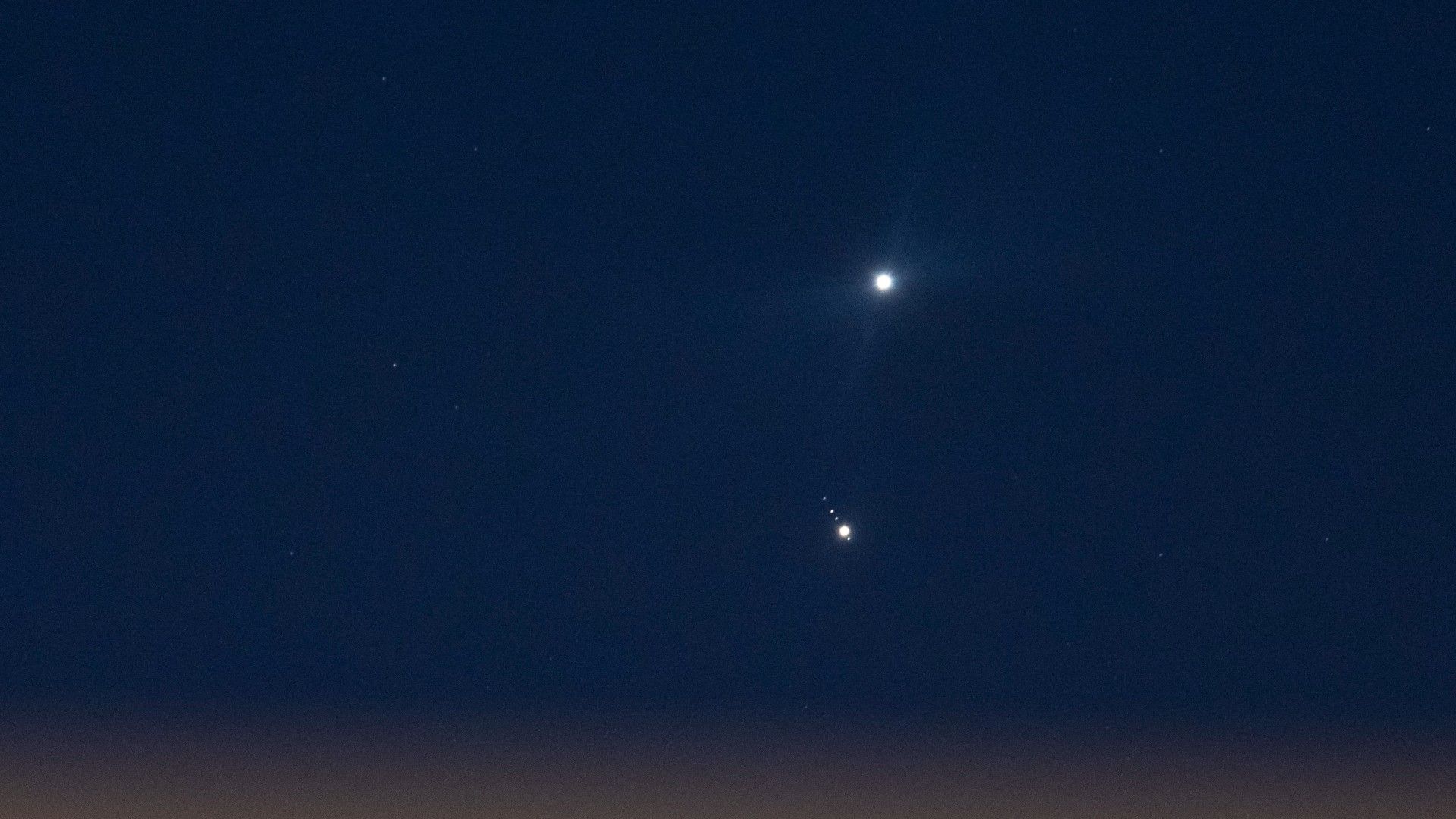 Watch 'kissing' planets Venus and Jupiter go their separate ways in ...