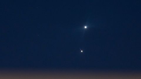 Watch 'kissing' planets Venus and Jupiter go their separate ways in ...