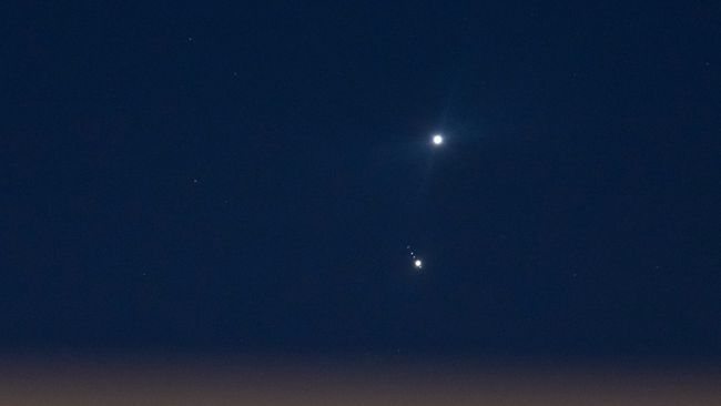Watch 'kissing' planets Venus and Jupiter go their separate ways in ...