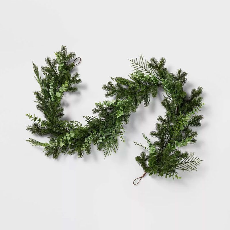 How to hang a garland around your door: 6 simple steps | Homes and Gardens
