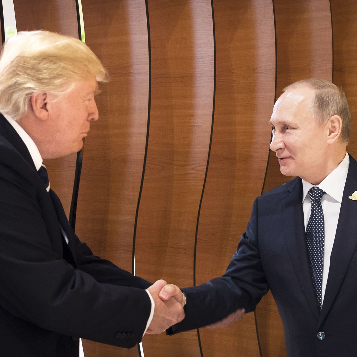 Donald Trump Vladimir Putin Handshake - Video of Donald Trump Meeting ...