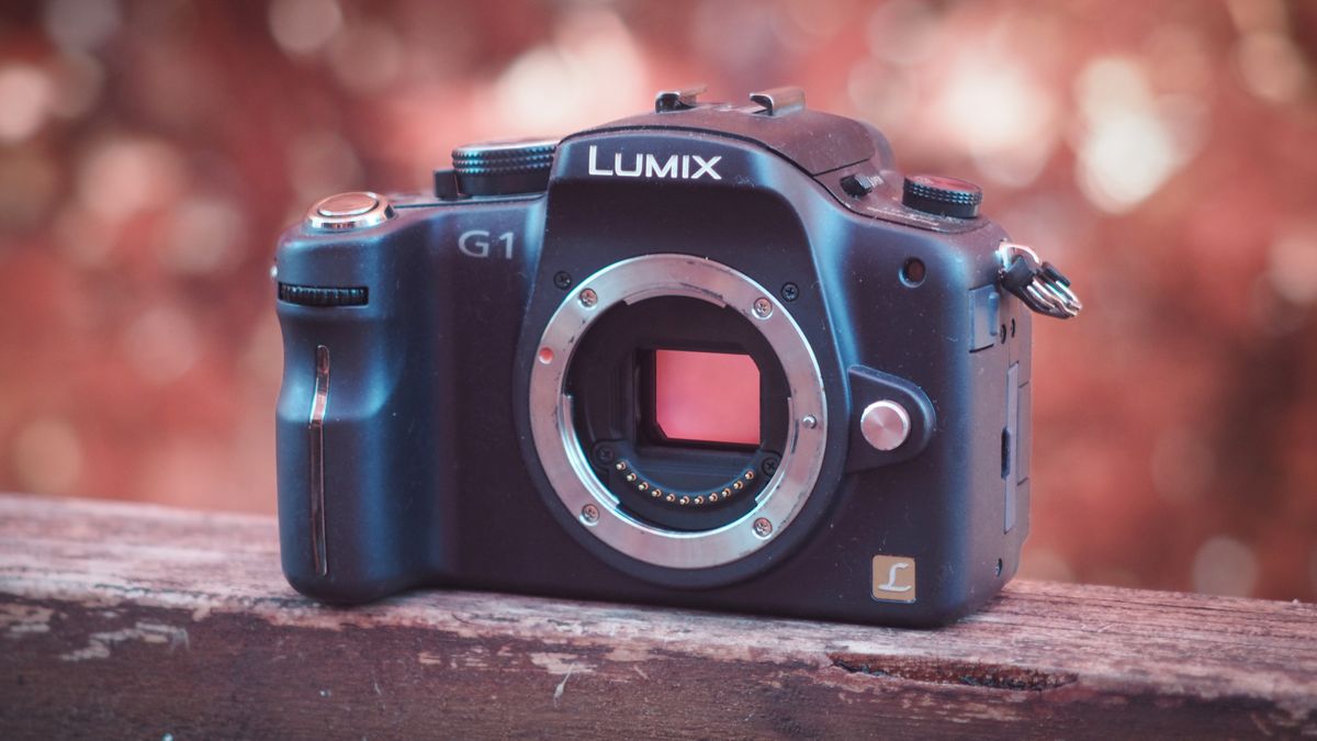 The world's first mirrorless camera launched 17 years ago today! Here ...