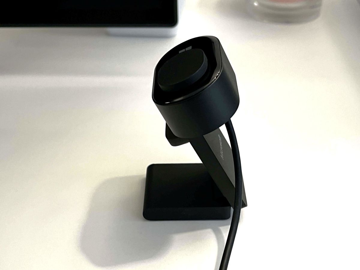 Microsoft Modern Webcam review: This $55 webcam makes you look good ...