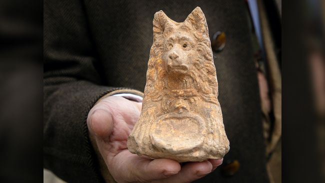 Ancient dog-headed statue found during Roman road excavation | Live Science