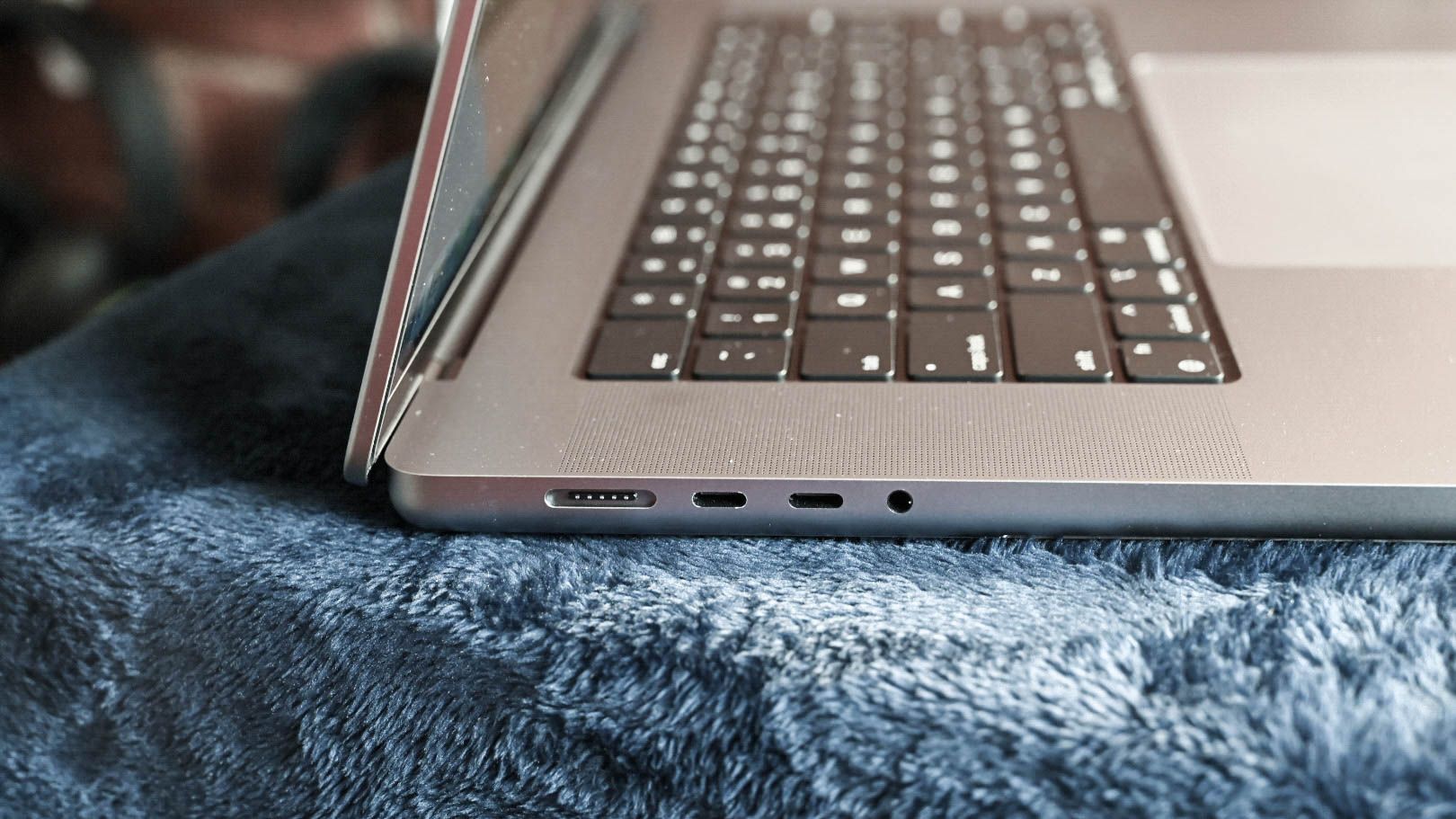 The next MacBook could have a GLASS keyboard — Apple just got the ...