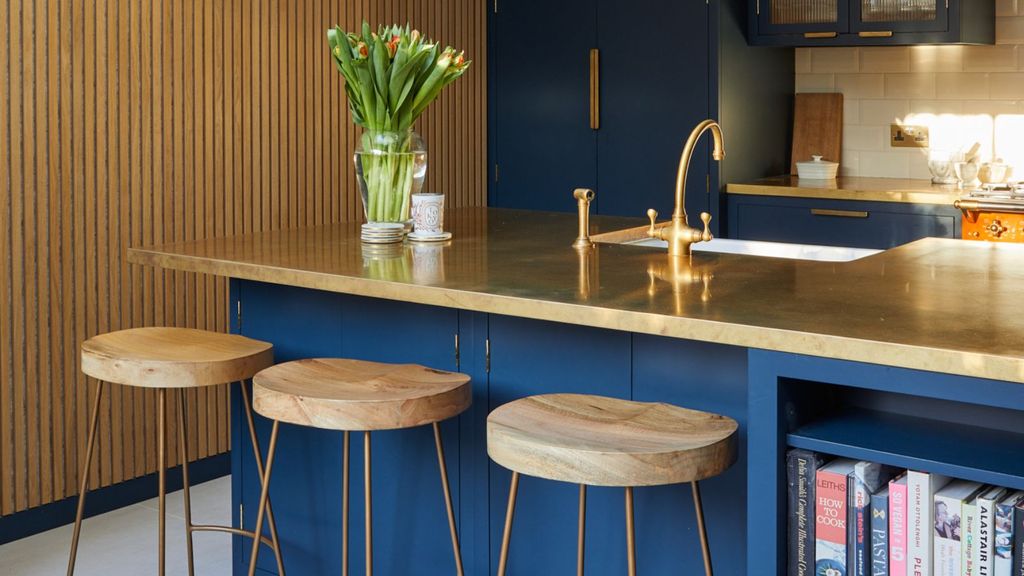 Kitchen island seating: a designer-approved checklist | Homebuilding