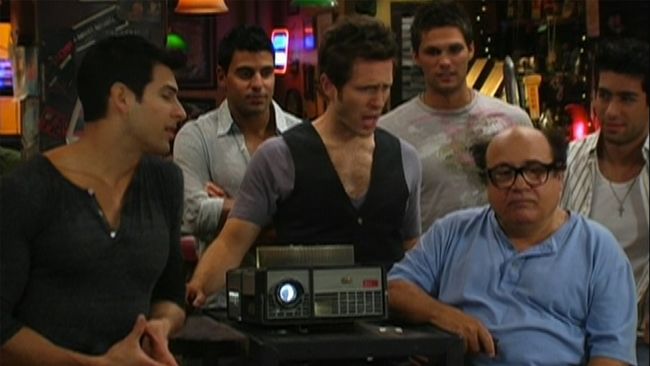 32 Crazy Moments With Danny DeVito's Frank Reynolds On It's Always ...