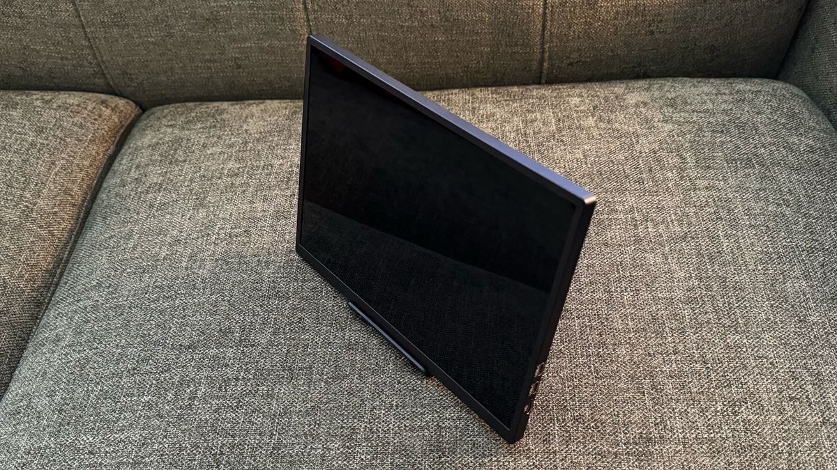 Eyoyo EM105 10.5-inch portable monitor review: Tiny in stature, big on ...