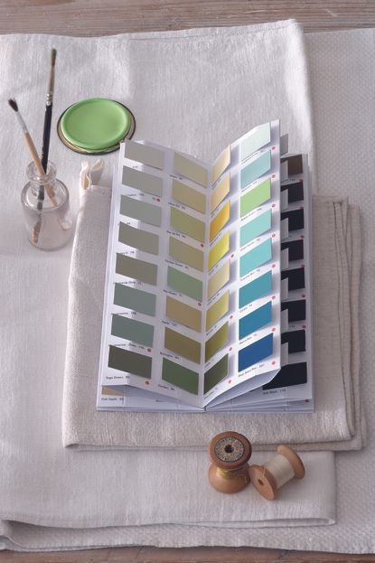 How to Use Paint Samples Properly When Redecorating | Livingetc