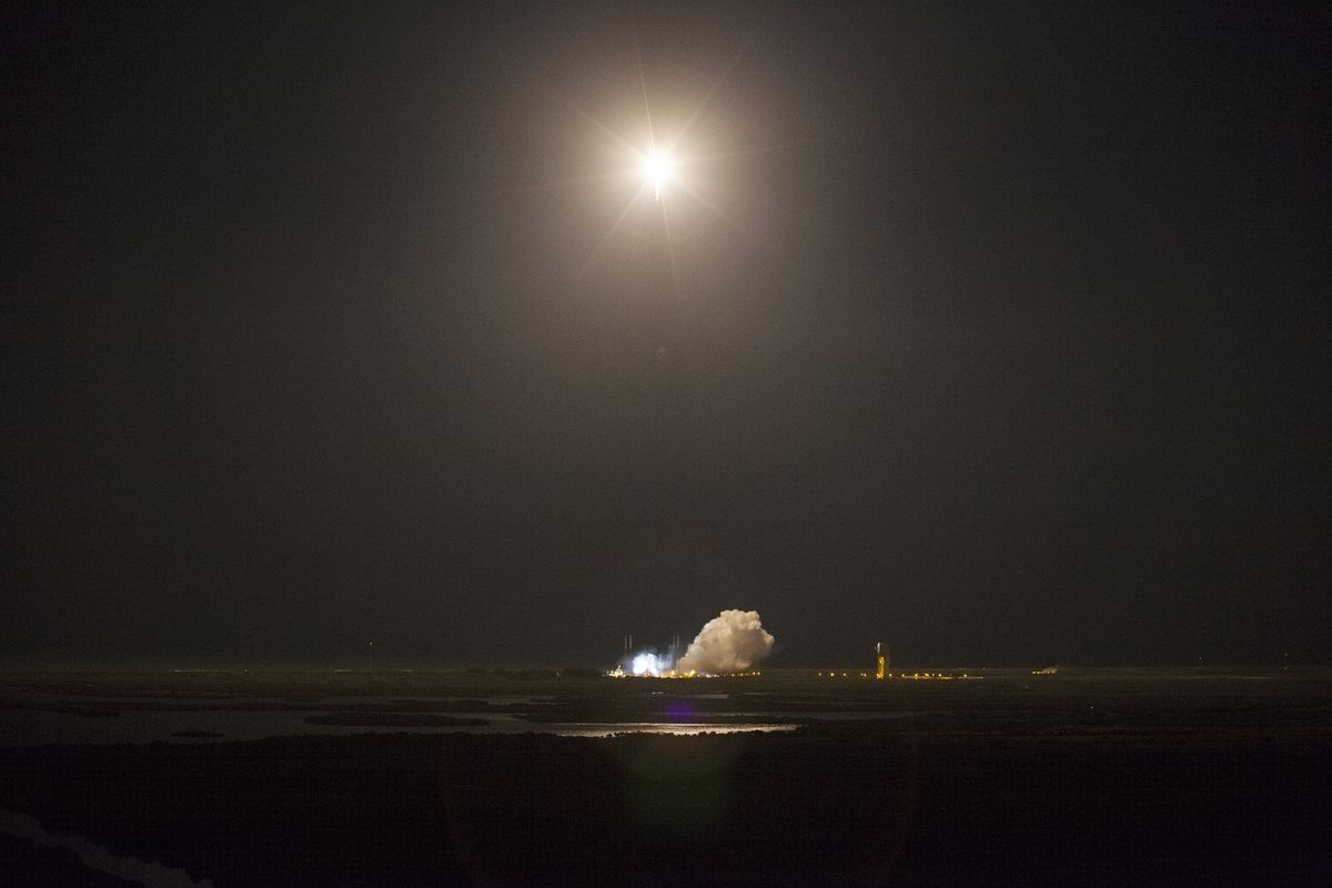 Launch Photos: NASA's TDRS-L Satellite Streaks Into Space | Space