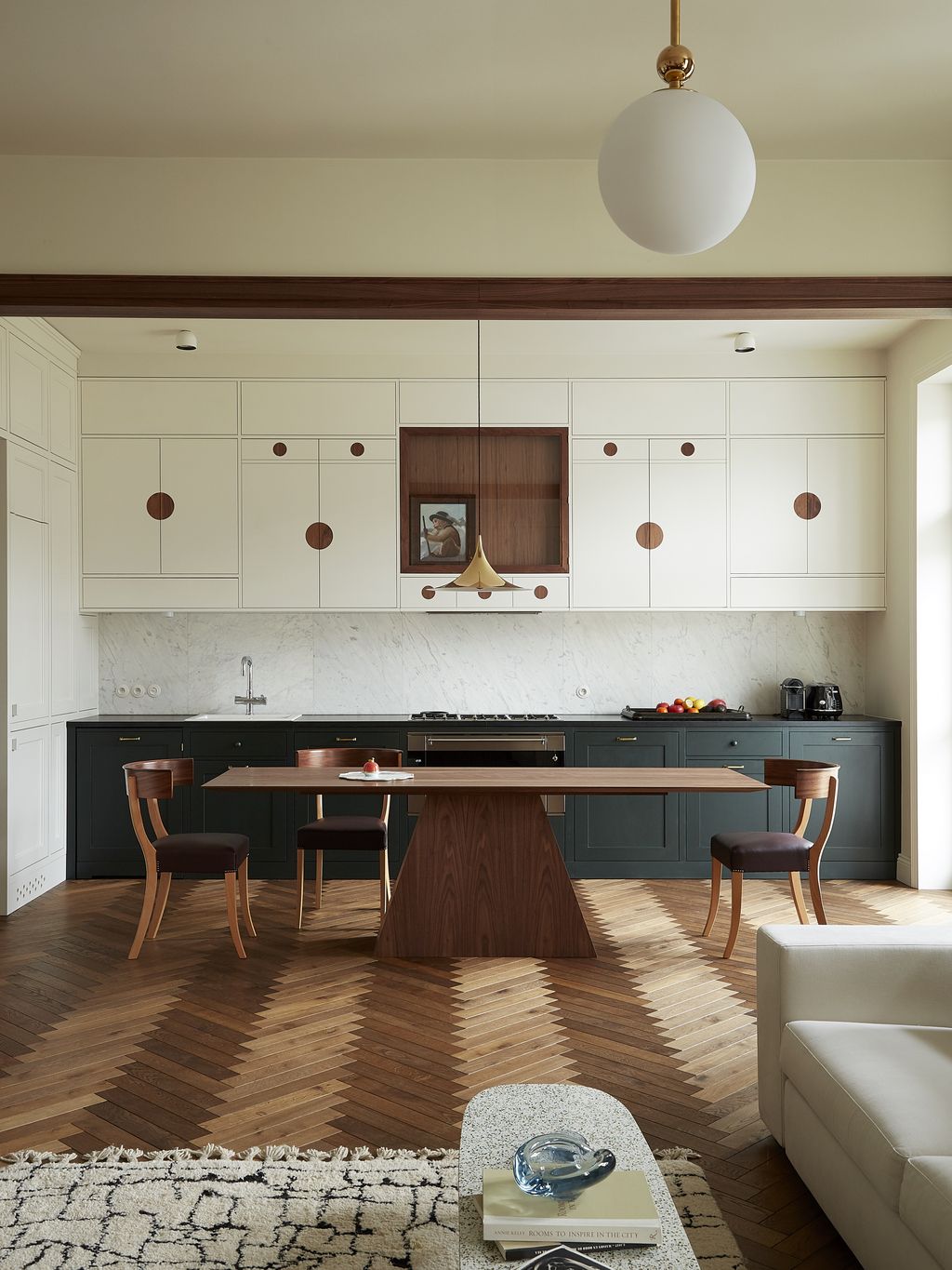 10 clever kitchens without an island that maximize storage | Livingetc