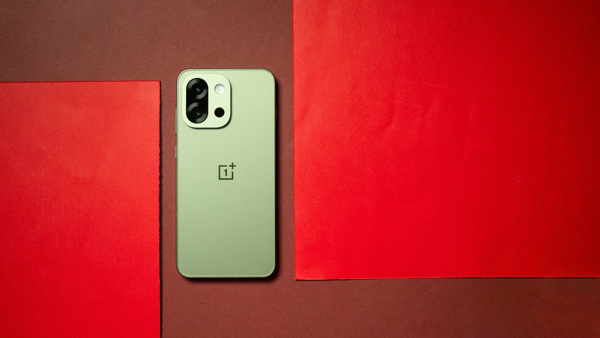 OnePlus 13s review: The compact iPhone clone you never wanted | Android ...
