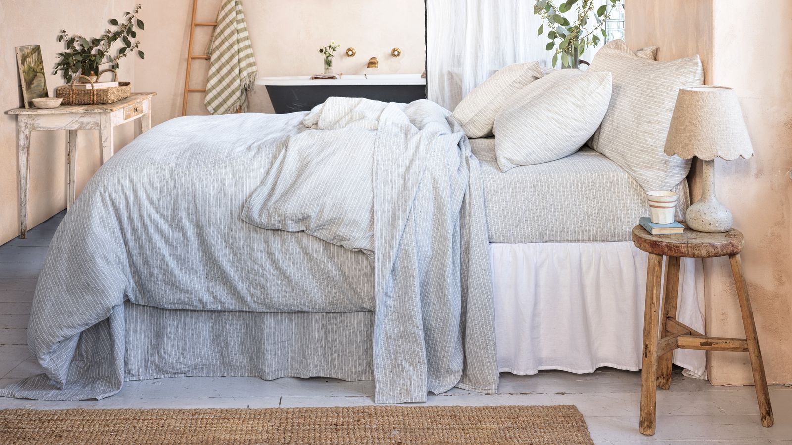 Fitted vs flat sheets: which is best, according to experts | Ideal Home