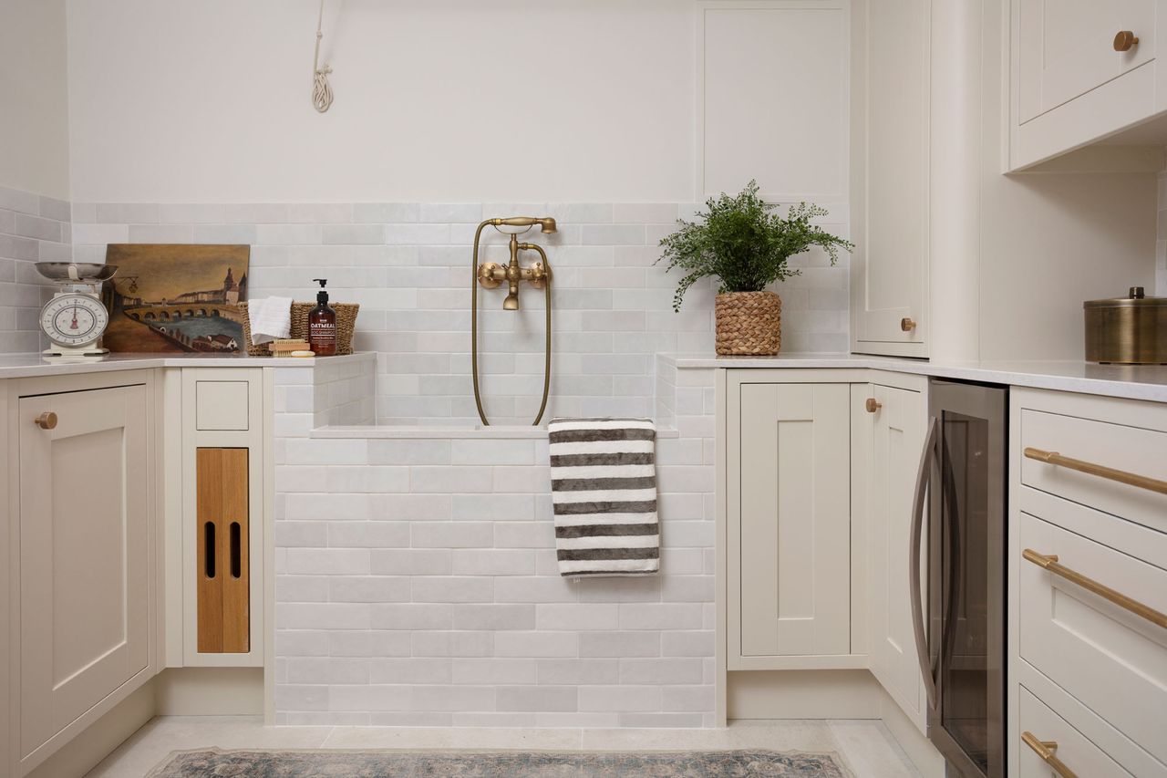 Dog washing station ideas – how to create built-in dog baths | Livingetc