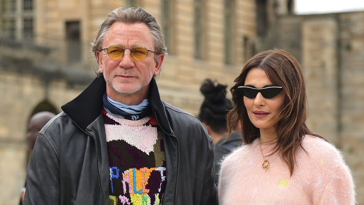 Rachel Weisz’s wide leg jeans and colourful knit jumper are the ...