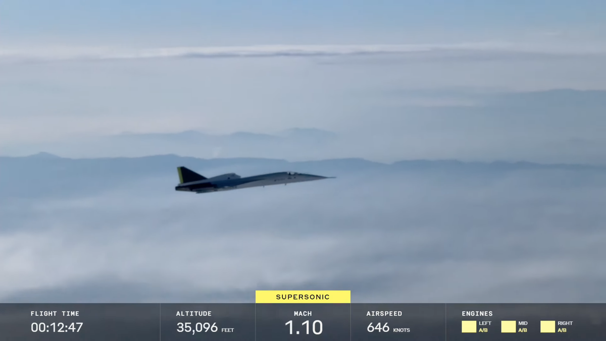 Boom Supersonic's XB-1 smashes the sound barrier — becoming the 1st ...