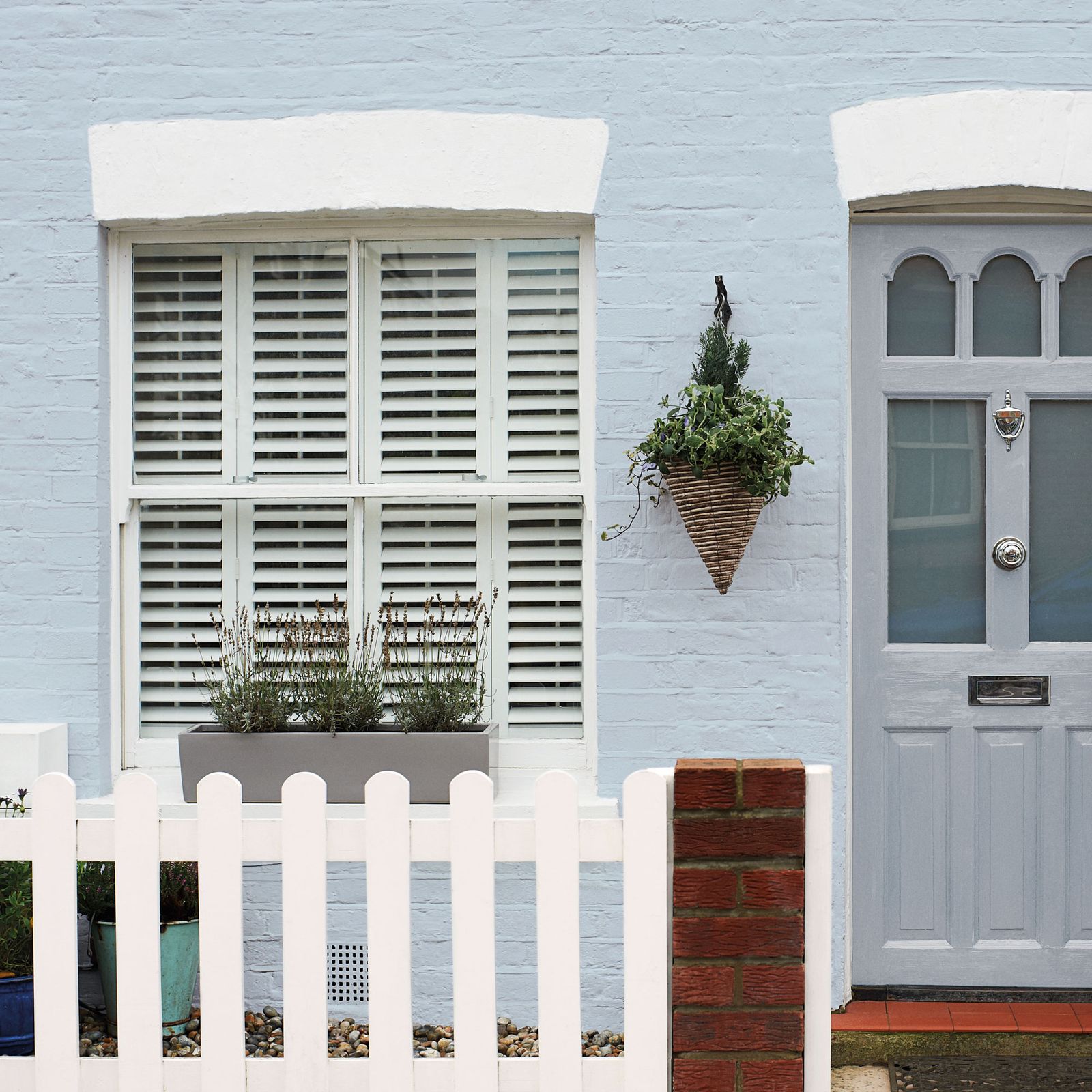 How to paint windows – give your frames a fresh new look | Ideal Home