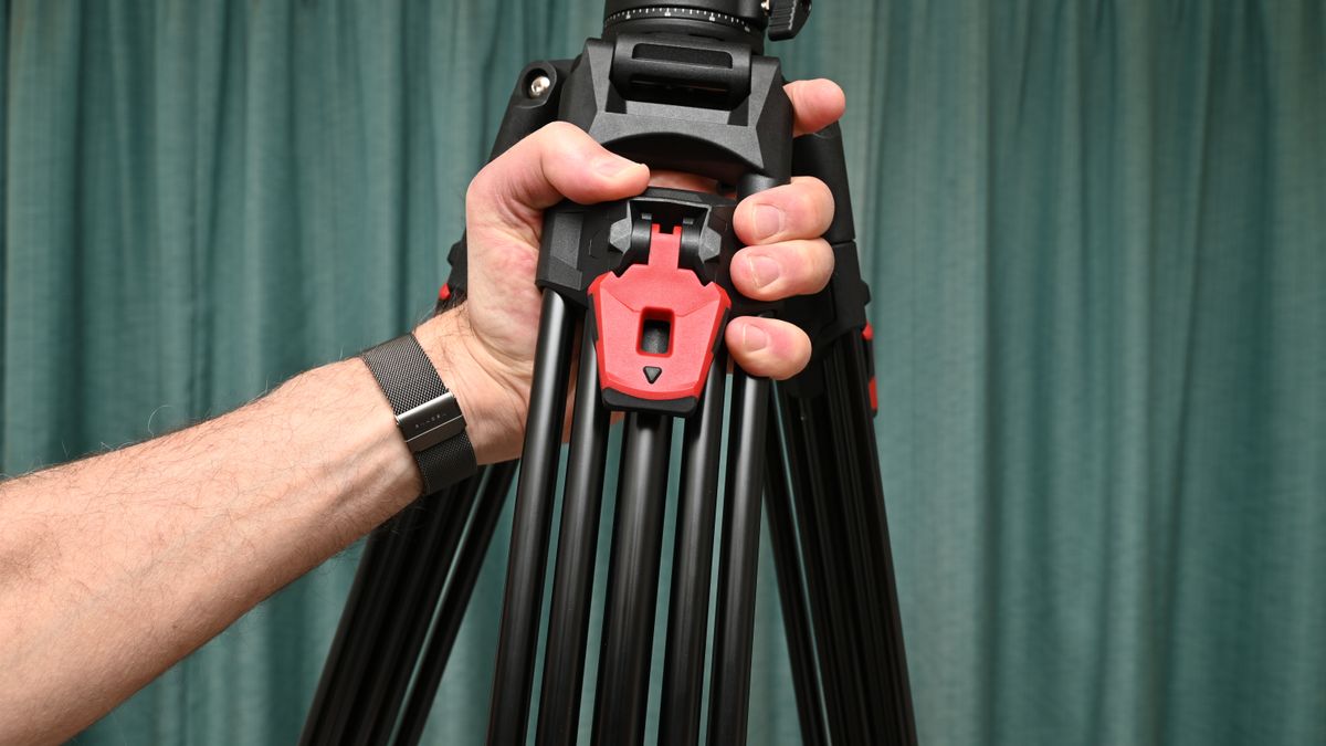 Neewer LL27 video tripod with fluid head review: a mostly sturdy, quick ...