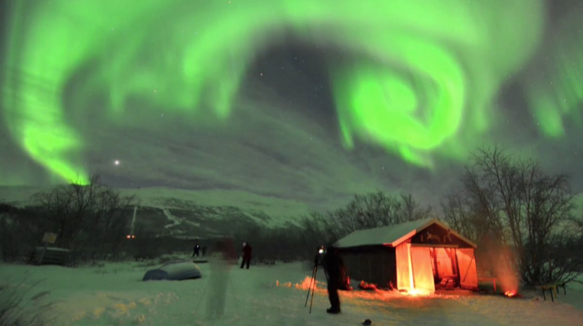 Glowing Northern Lights Dance in Real-Time in Spectacular Aurora Video ...