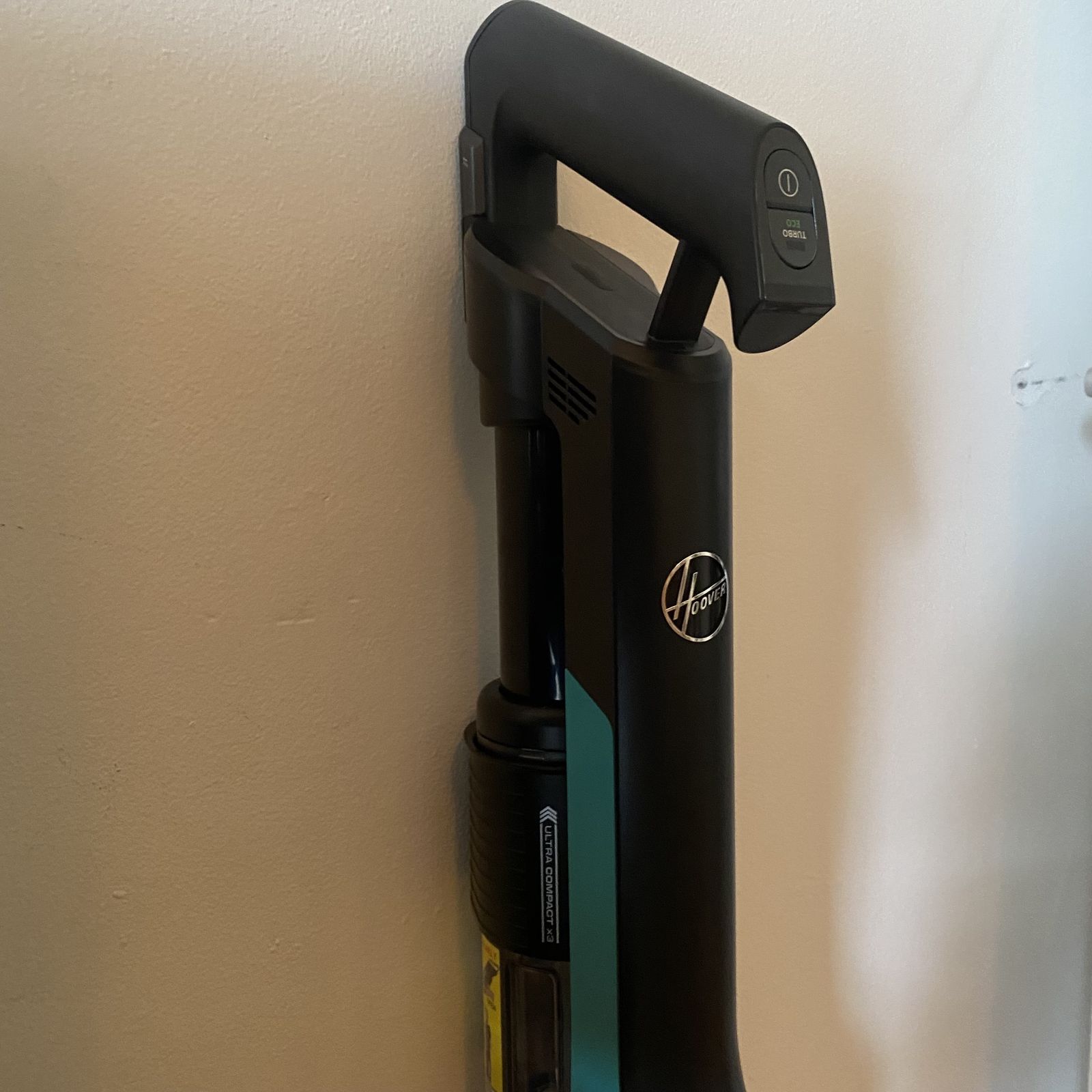 Hoover's ultralightweight cordless vacuum is great for flats | Ideal Home