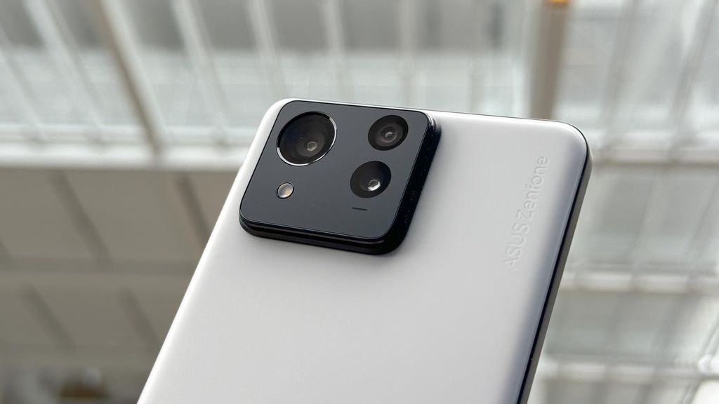 Asus Zenfone 11 Ultra review: A feature-packed flagship with amazing ...