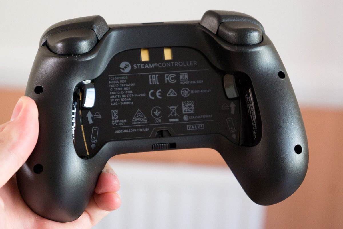 Steam Controller review: Valve's sturdy and odd-looking gamepad ...