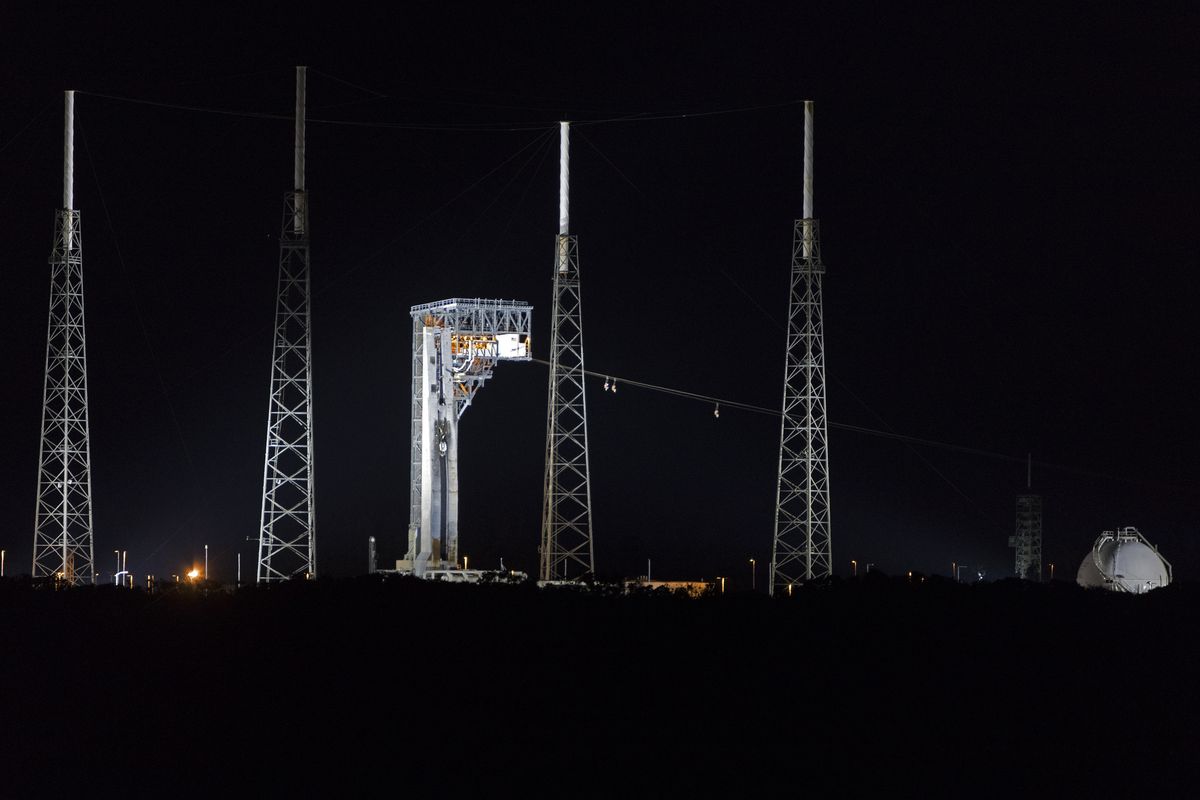 Astronauts Zip-Line to Safety in These NASA Emergency Evacuation Test ...