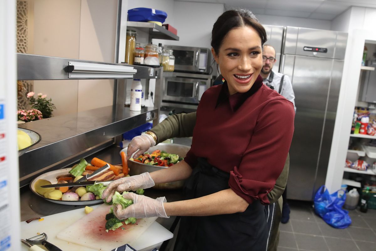 Meghan Markle bakes a very Meghan Markle cake | The Week
