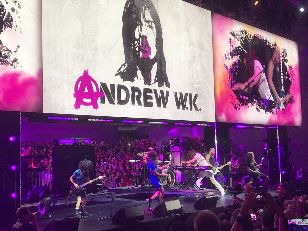 Rage 2 trailer shows off cars, guns, special powers, and a weird post ...