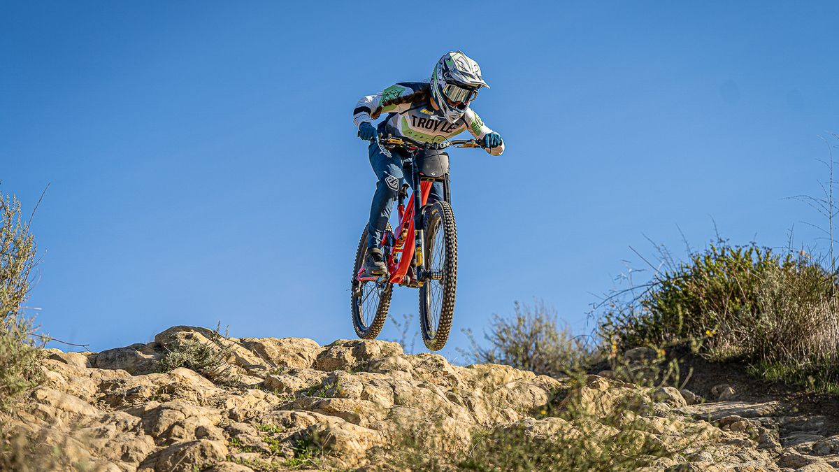 Intense Factory Racing is resurrected with a brand-new downhill bike ...