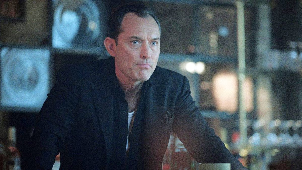 Netflix drops first look at new thriller series with Jude Law and Jason ...