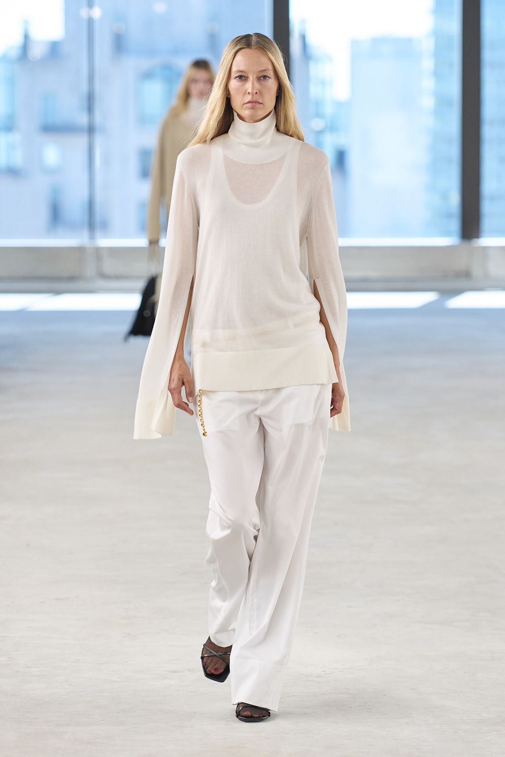 9 Spring 2025 Runway Looks That Everyone Will Race to Copy | Who What Wear