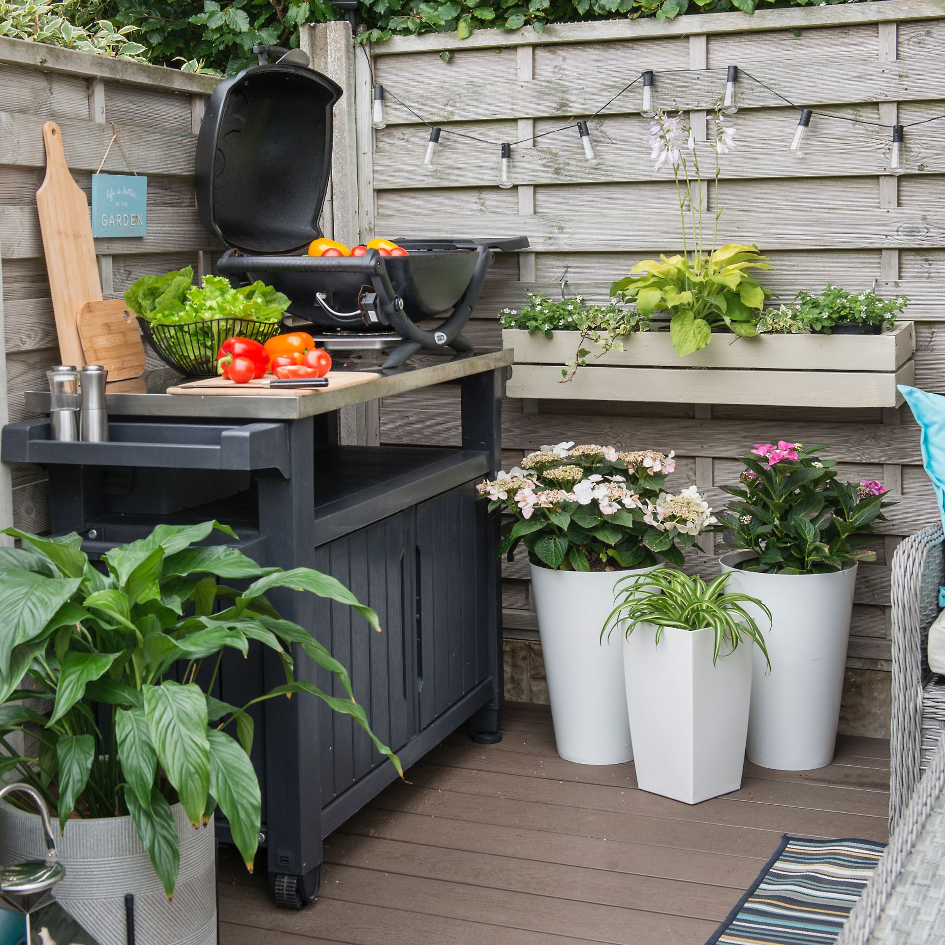 10 small outdoor kitchen ideas that will work in the tiniest of spaces ...