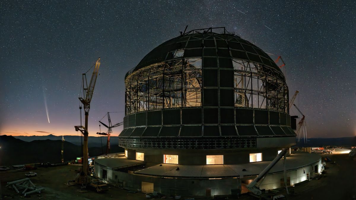 Want a workout? Try walking to the top of the world's largest telescope (photo) | Space
