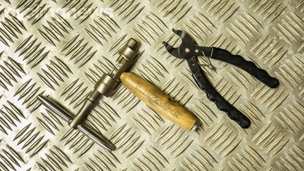 How to fit a bike chain | Cyclingnews