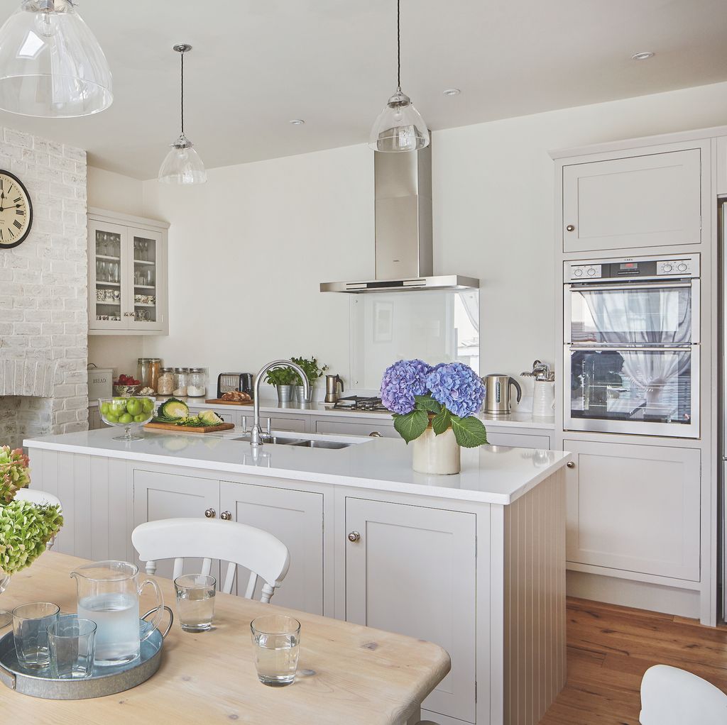 10 kitchen island design mistakes to avoid, according to experts ...
