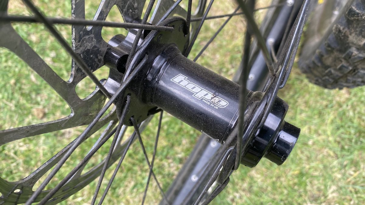 Hope Fortus SC 30 wheelset review – budget trail wheels with Hope's ...
