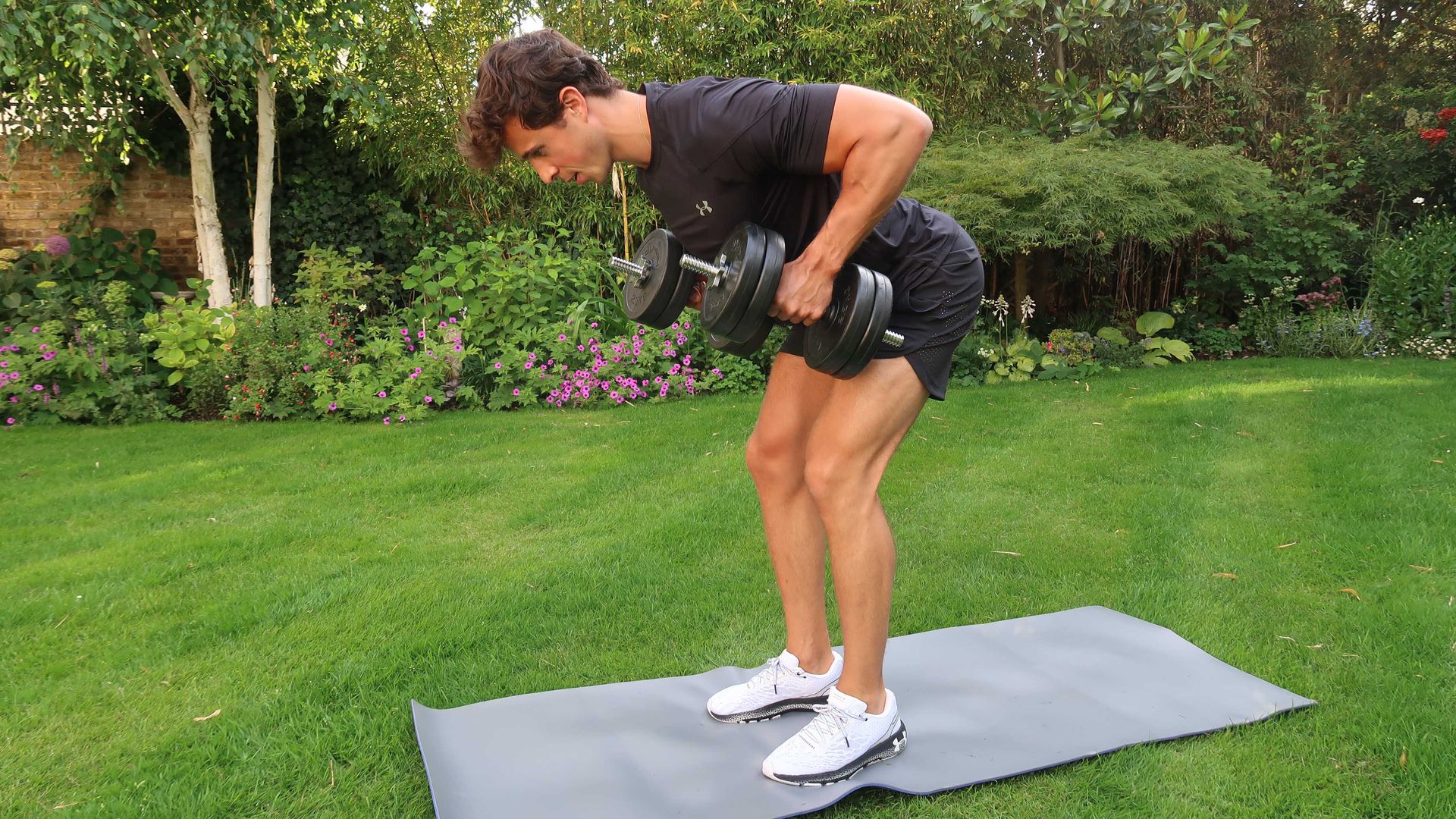 Get in V-shape with the best home workout for the back | T3