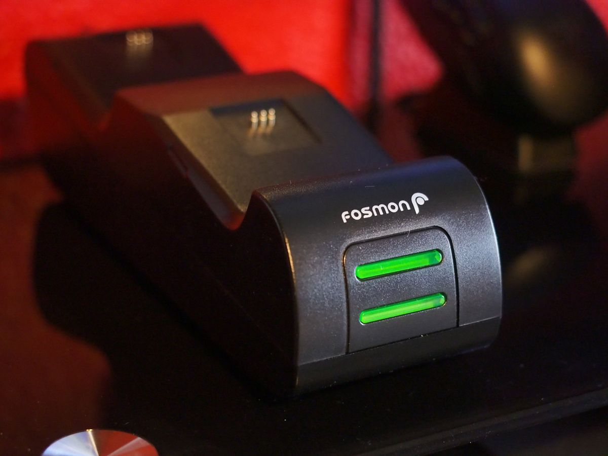 Fosmon Dual 2 MAX Charger for Xbox review: Big battery life meets big ...