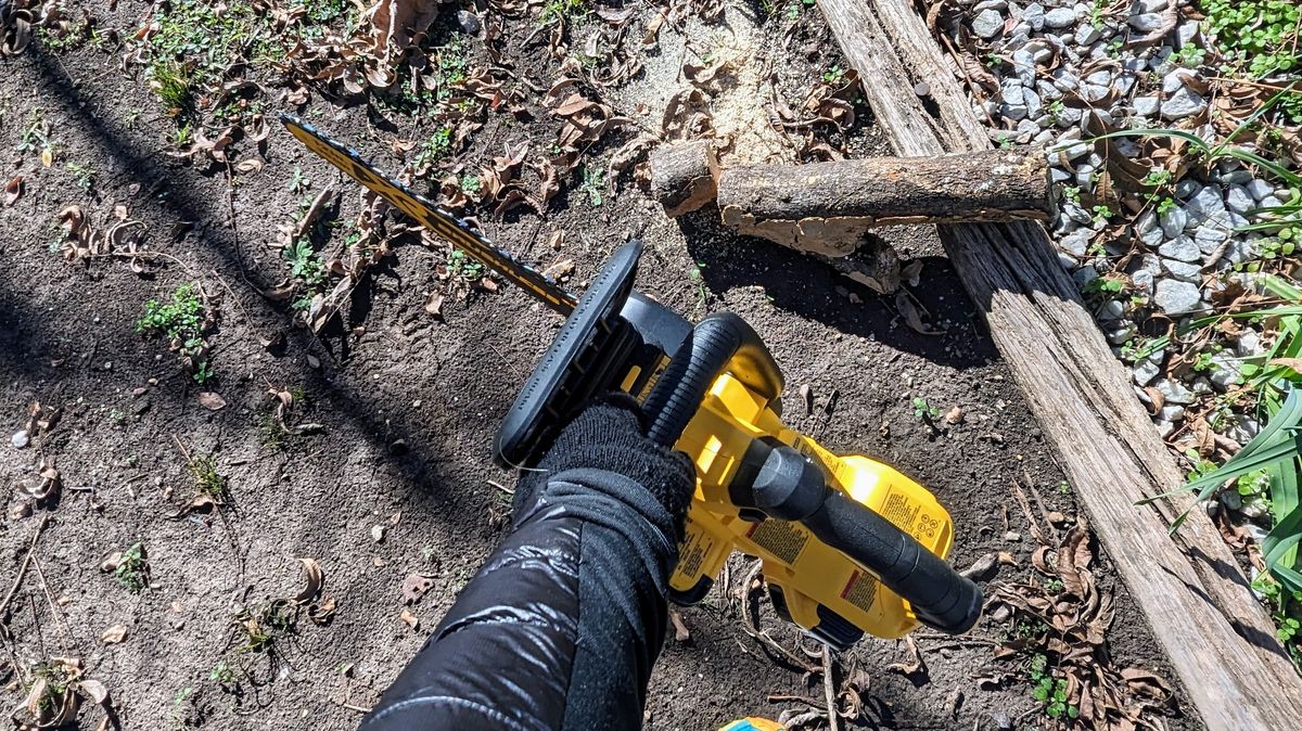 DeWalt DCCS620P1 20V MAX 12in. Brushless Cordless Battery Powered ...