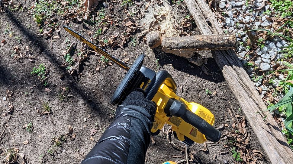 DeWalt DCCS620P1 20V MAX 12in. Brushless Cordless Battery Powered ...