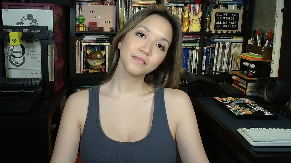 Center Cam Review: The Trick to Faking Eye Contact is Not Faking It ...