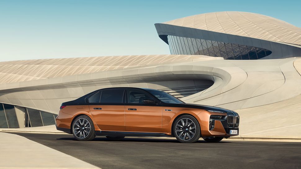 Move over, Rolls Royce – I tried the BMW i7's 31-inch 8K Theater Screen ...